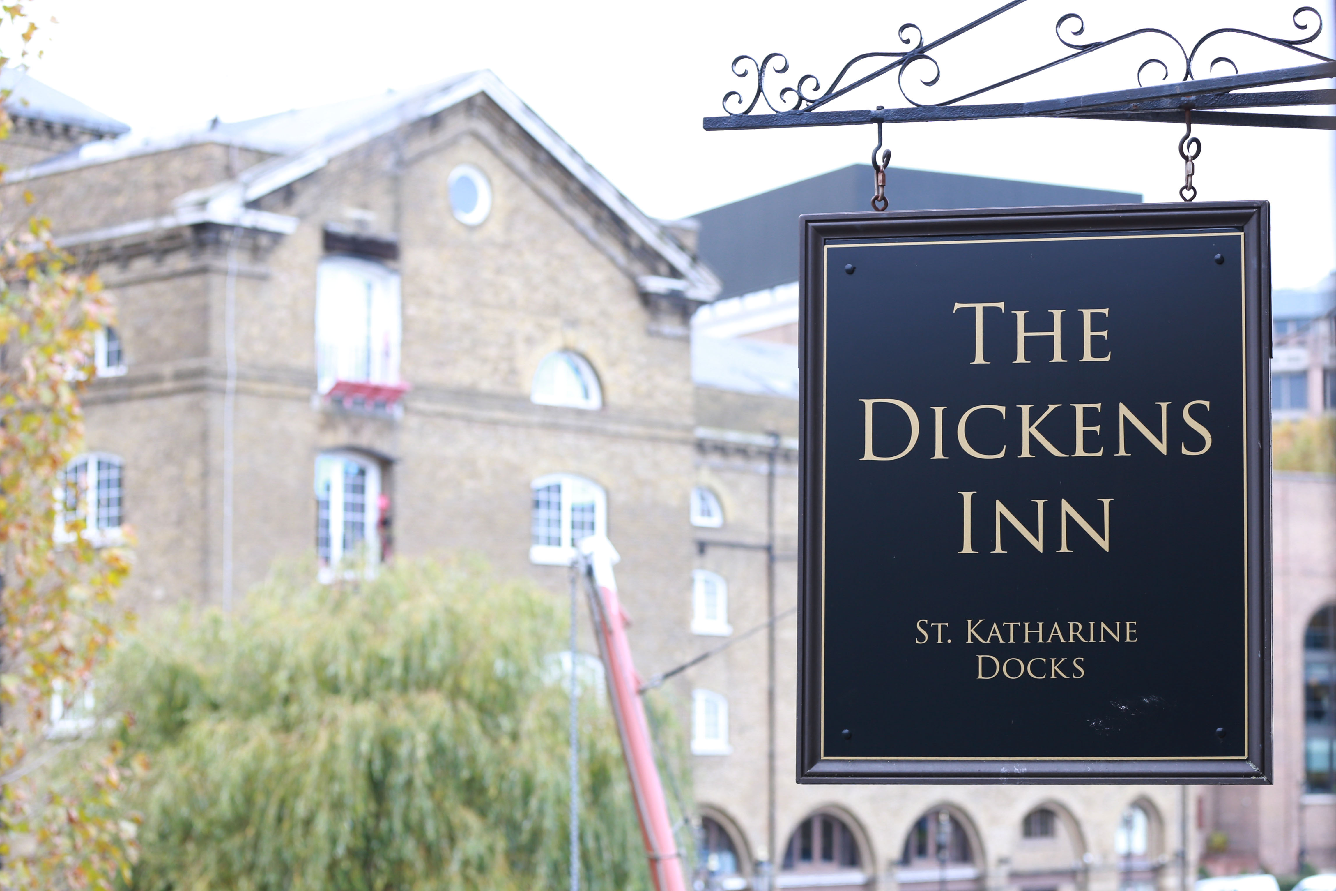 The Dickens Inn Bar London Bar Reviews DesignMyNight the-dickens-inn-bar-london-bar-reviews-designmynight