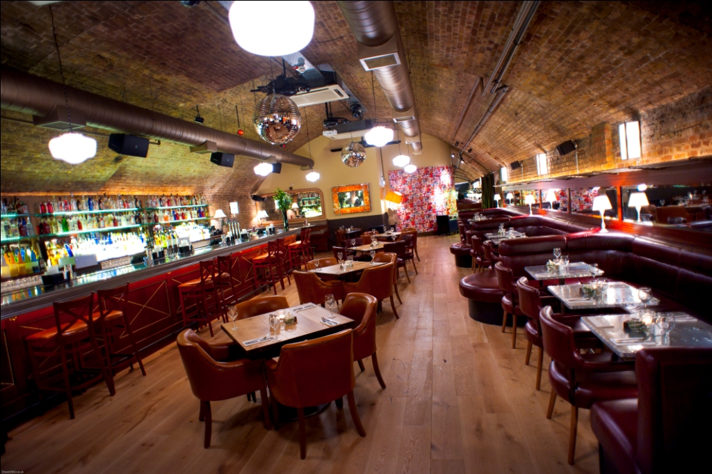 Revolution Bar America Square Tower Hill | London Bar Reviews ...