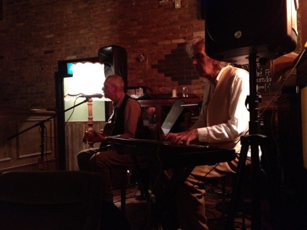 The Old Frizzle Wimbledon | London Bar Reviews | Designmynight