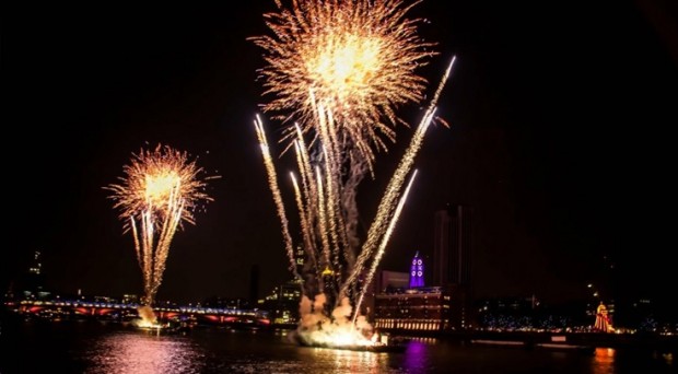 The VIP Champagne Fireworks Party Aboard | Embankment, London Boat ...