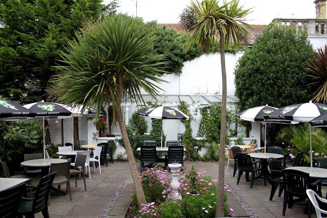 Hove Place Hove | Brighton Pub Reviews | DesignMyNight