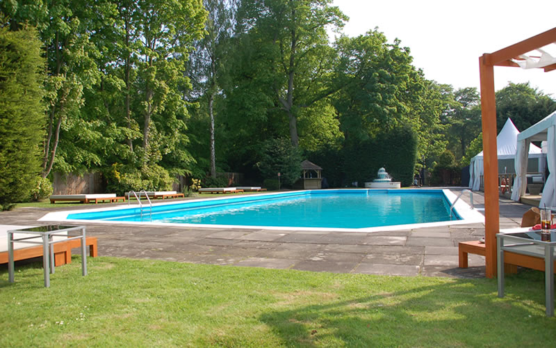 Essex Summer Pool Party | London Fun Time Partying Reviews | DesignMyNight