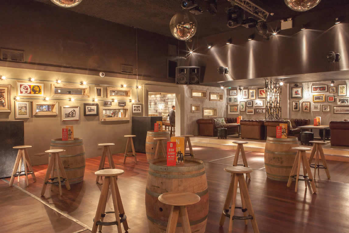 Revolution Reading | Reading Bar Reviews | DesignMyNight