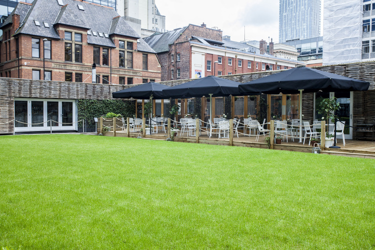 The Lawn Club Spinningfields | Manchester Bar Reviews | DesignMyNight