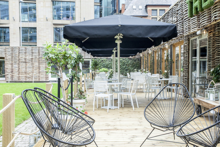 The Lawn Club Spinningfields | Manchester Bar Reviews | DesignMyNight