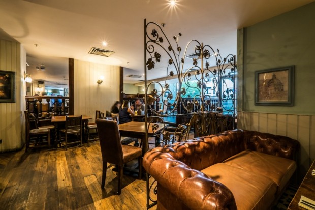 Paternoster Pub Queens Head Passage London Reviews | DesignMyNight