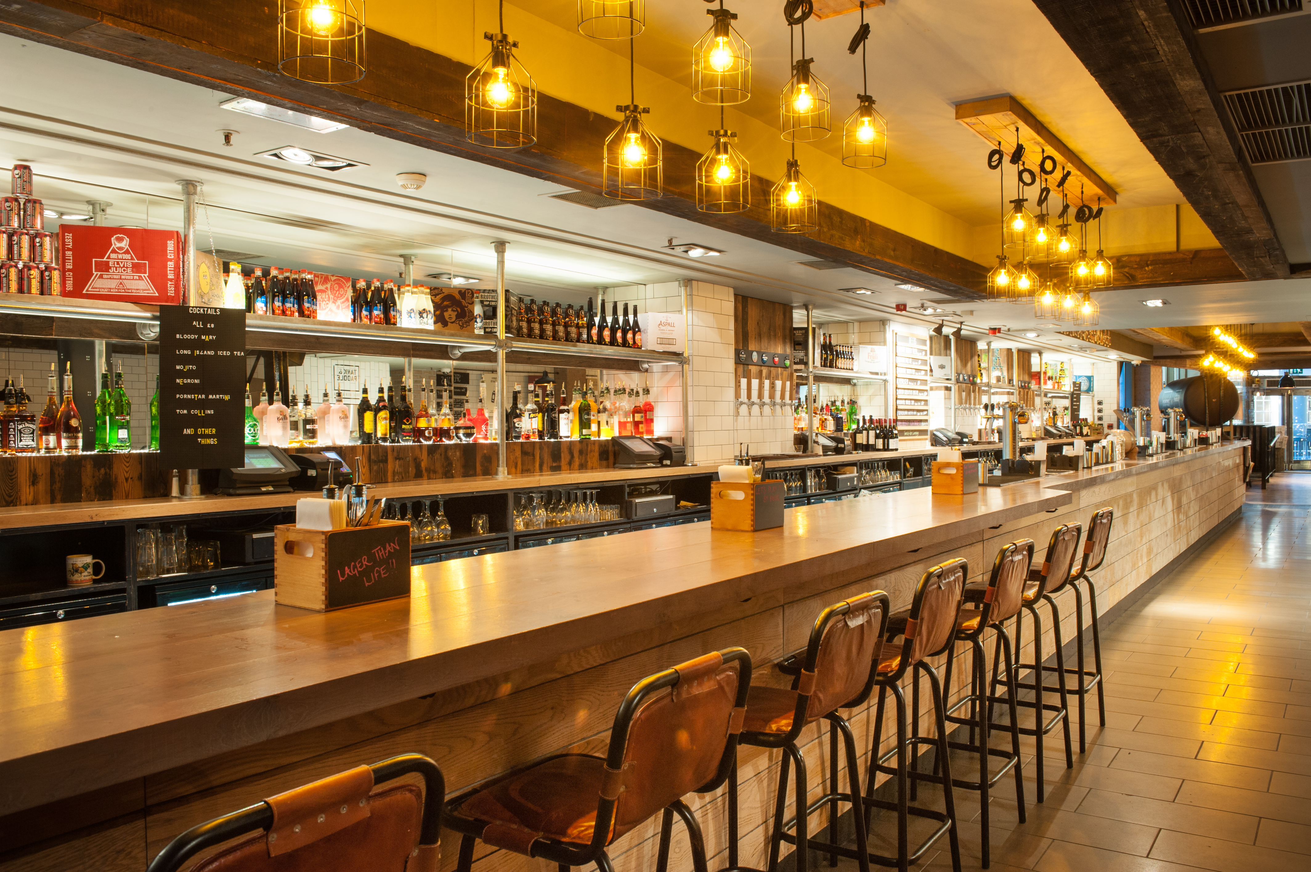 Tank & Paddle Minster Court | London Bar Reviews | DesignMyNight