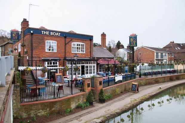 Boat: Traditional Waterside Pub in Berkhamsted | DesignMyNight