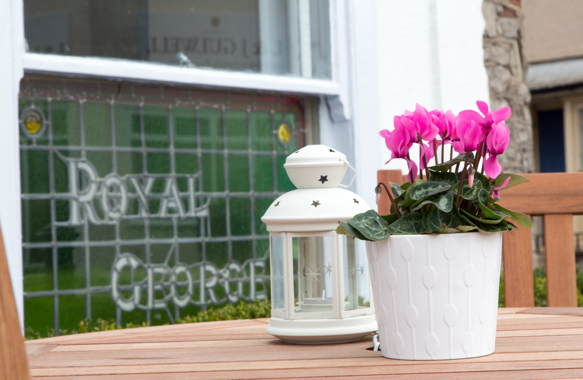 The Royal George: Cosy Pub In Bristol | DesignMyNight