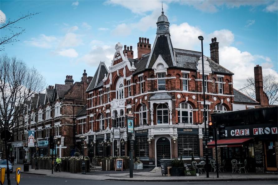 Half Moon Herne Hill | London Pub Reviews | DesignMyNight