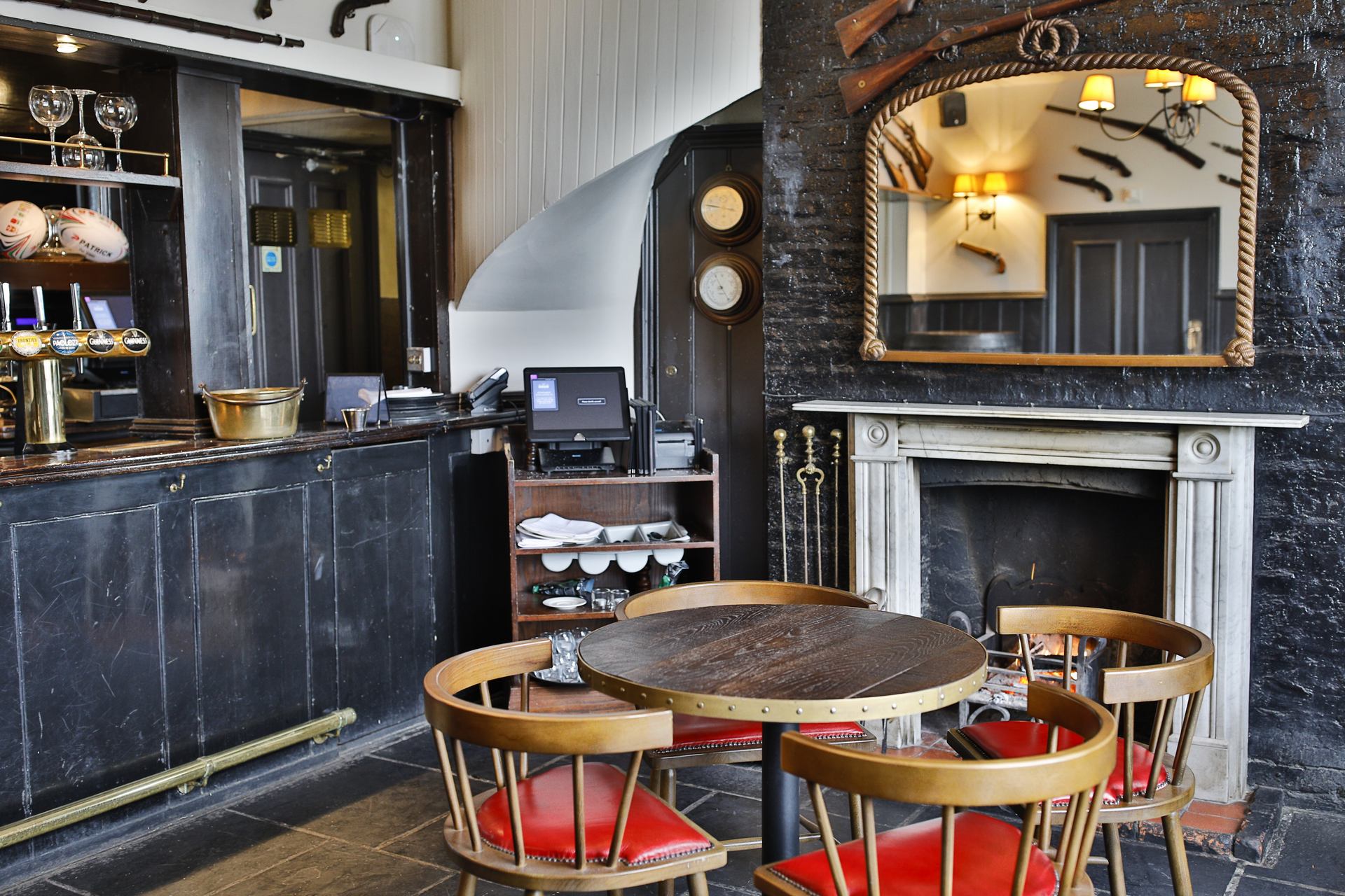 Christmas Carols & Hog Roast Night | Canary Wharf, London Food & Drink ...