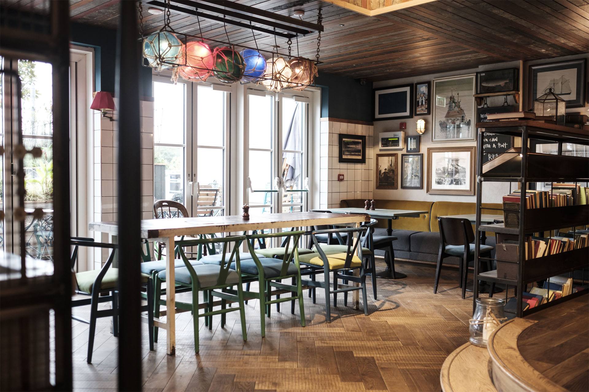 The Blue Boat Fulham | London Bar Reviews | DesignMyNight