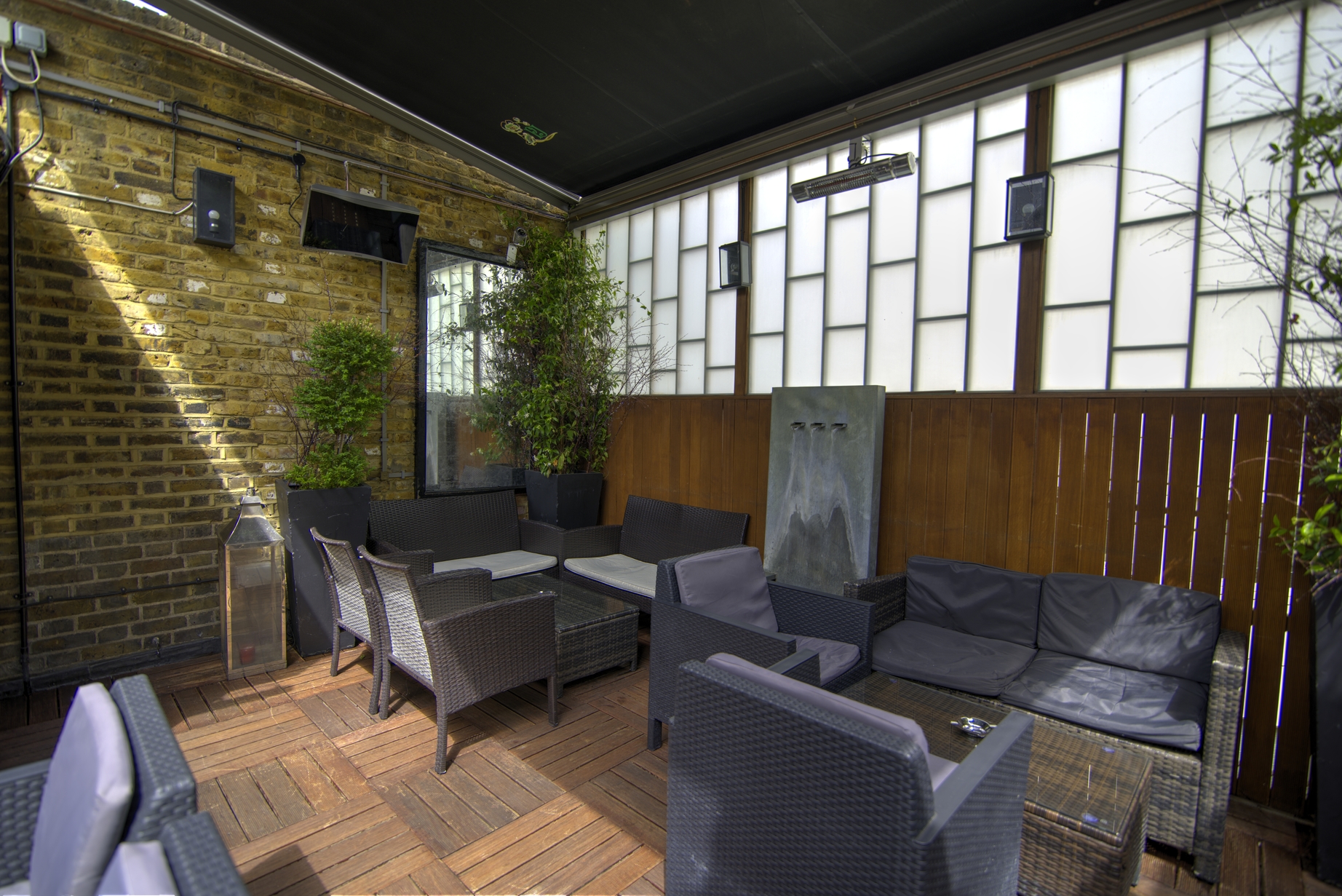 BUBBLES & BRUNCH - The ultimate Champagne VIP Roof Top Jacuzzi Party ...