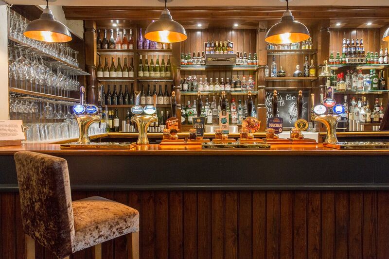 The English Lounge: Cosy Northern Quarter Pub | DesignMyNight