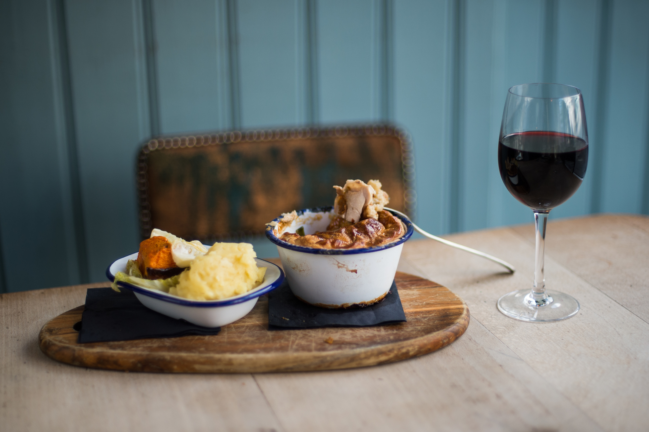 Paternoster Pub Queens Head Passage London Reviews | DesignMyNight