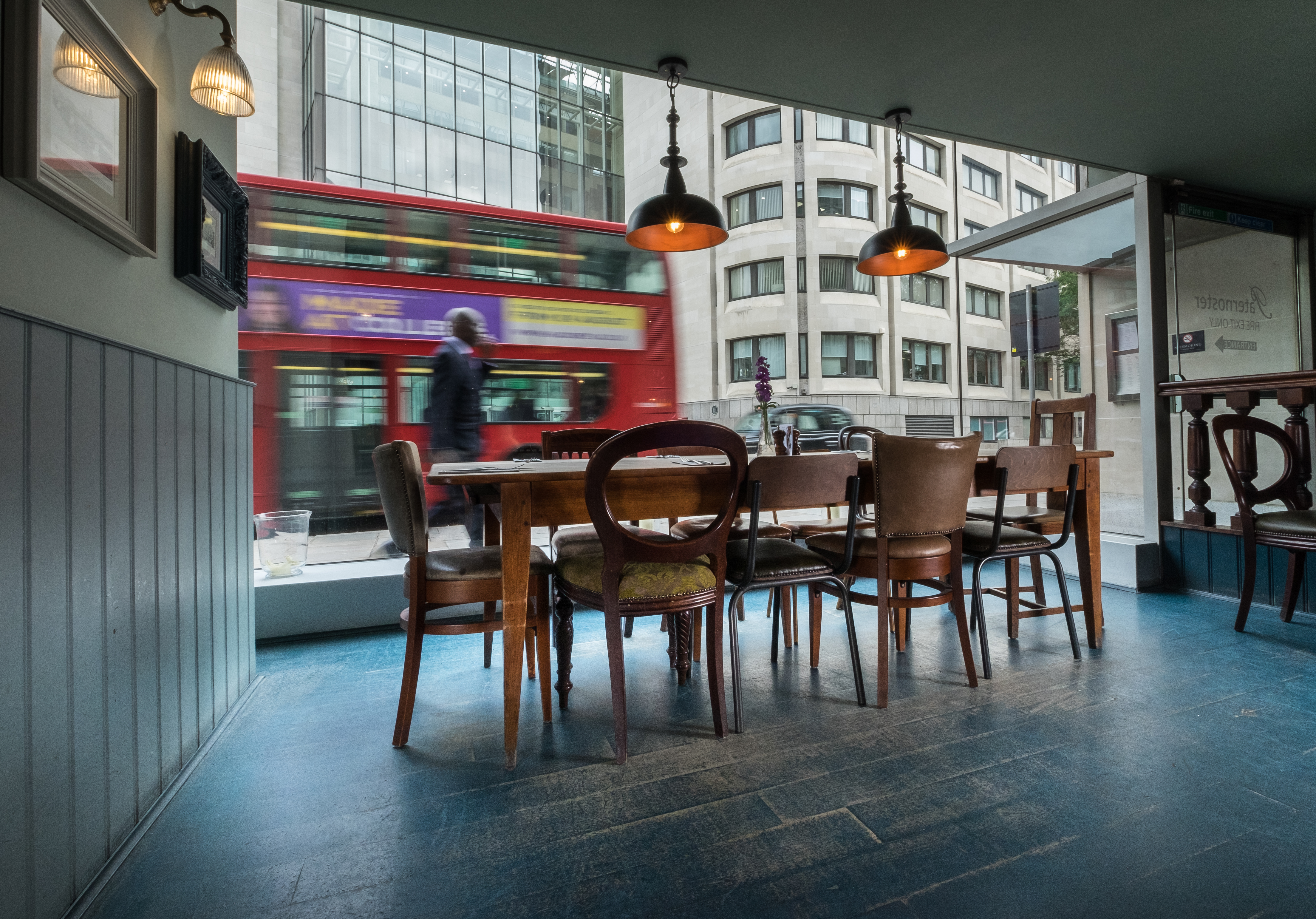 Paternoster Pub Queens Head Passage London Reviews | DesignMyNight