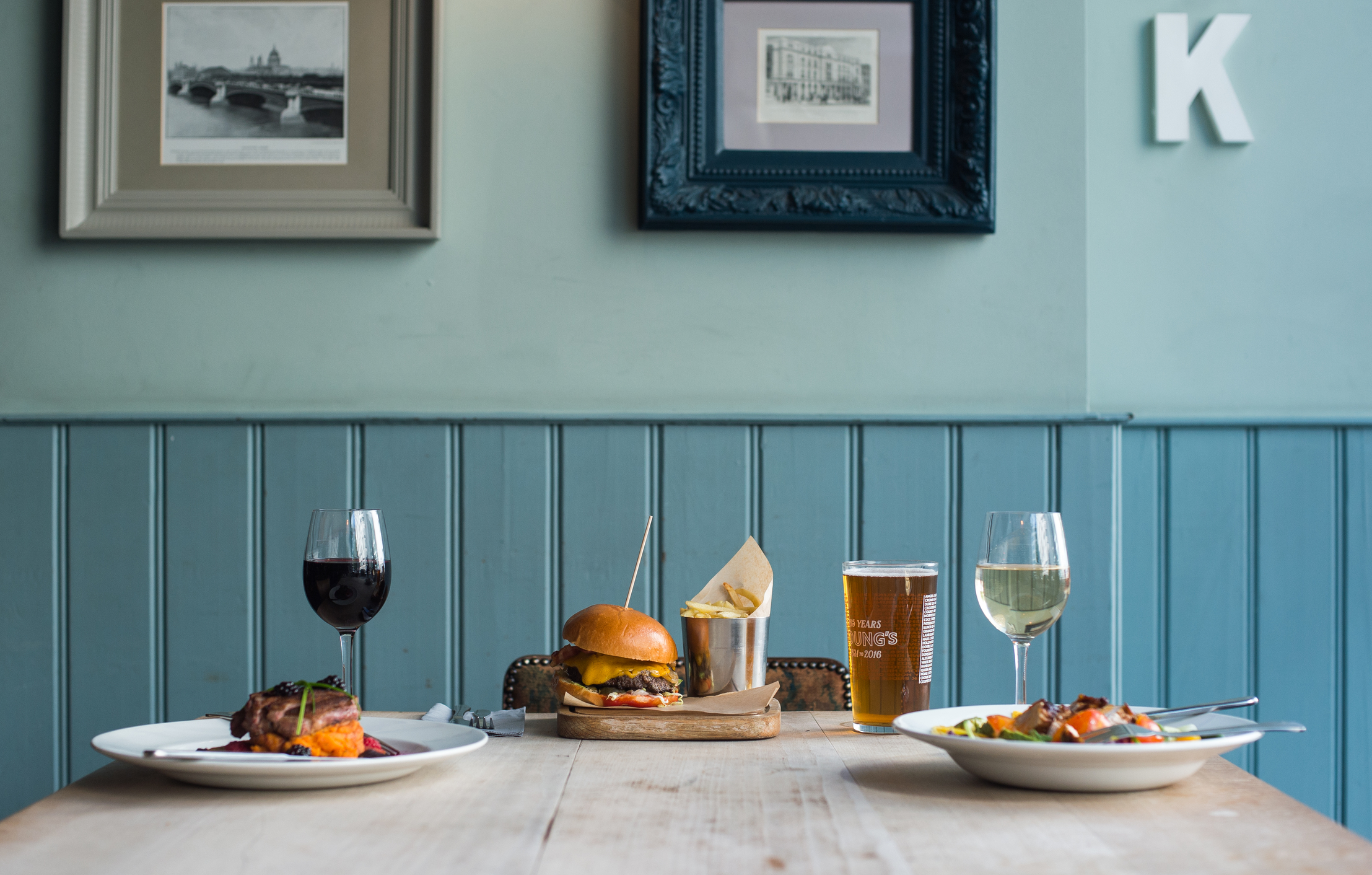 Paternoster Pub Queens Head Passage London Reviews | DesignMyNight