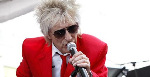 Rod Stewart comes to Weybridge | UK Live Music Reviews | DesignMyNight