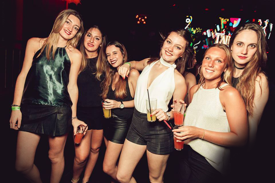 London Pub Crawl Experience! | London Bar Crawl Reviews | DesignMyNight