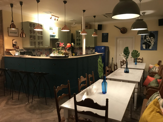 The Little Blue Door | London Bar Reviews | DesignMyNight