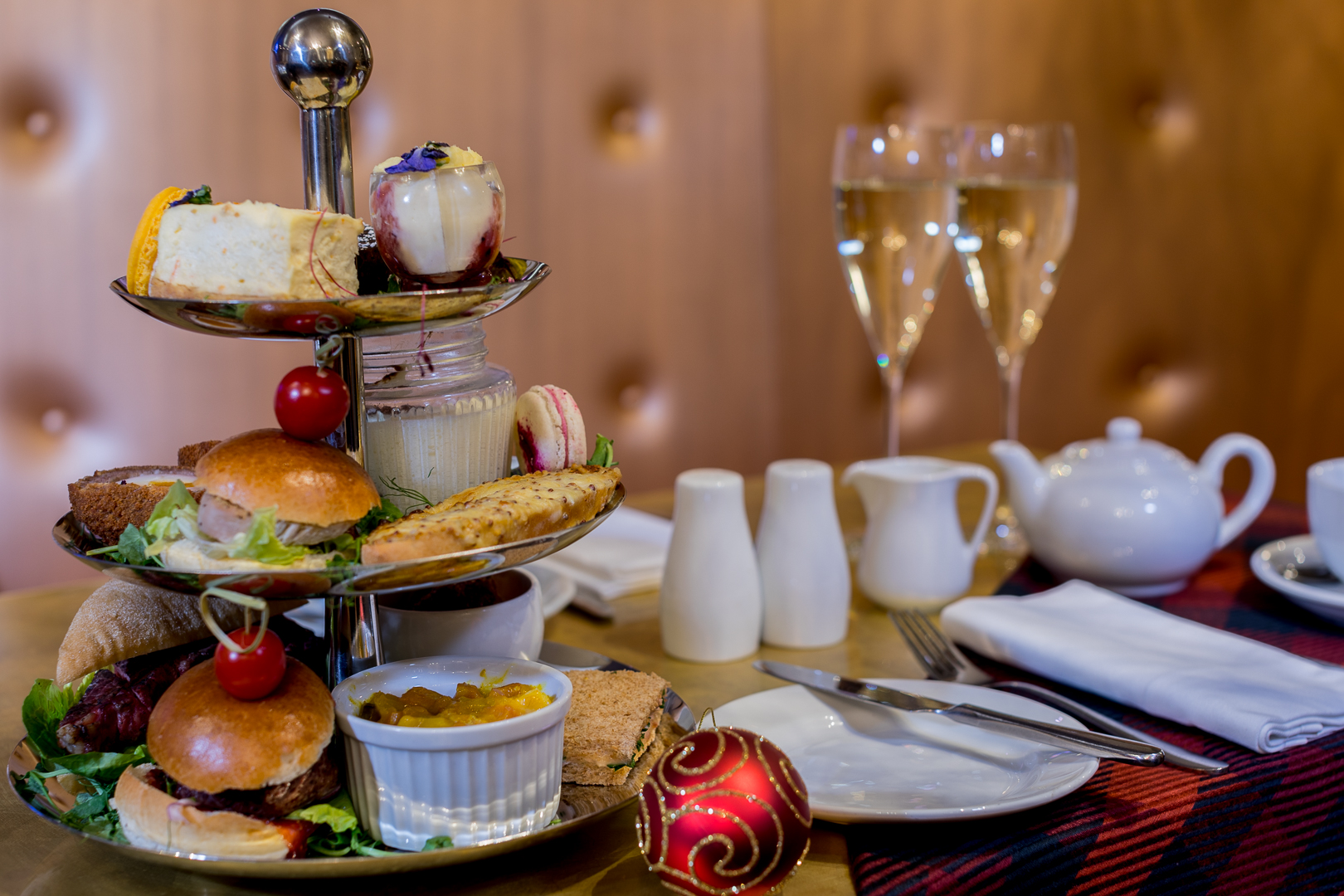 BUBBLES & BRUNCH - The ultimate Champagne VIP Roof Top Jacuzzi Party ...