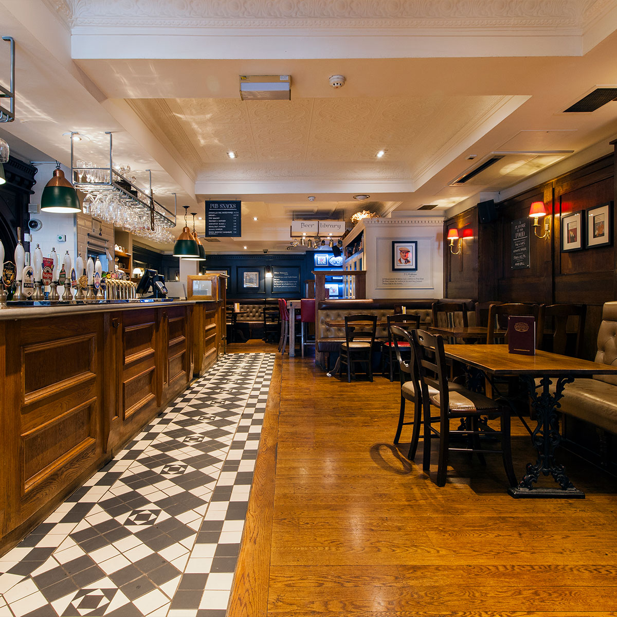 The Clarence Mayfair | London Pub Reviews | DesignMyNight