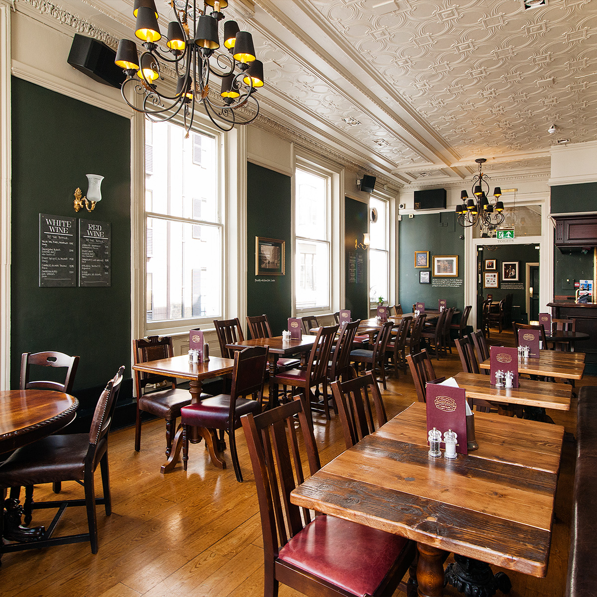 The King's Head Mayfair | London Bar Reviews | DesignMyNight