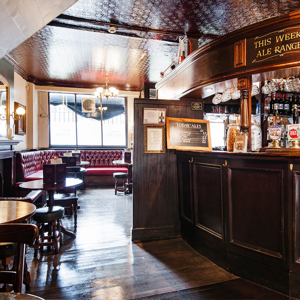 The Old Bell Tav | London Pub Reviews | DesignMyNight