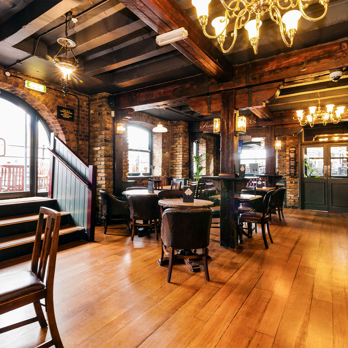 The Old Thameside Inn: London Bridge Drinks By The Water | DesignMyNight