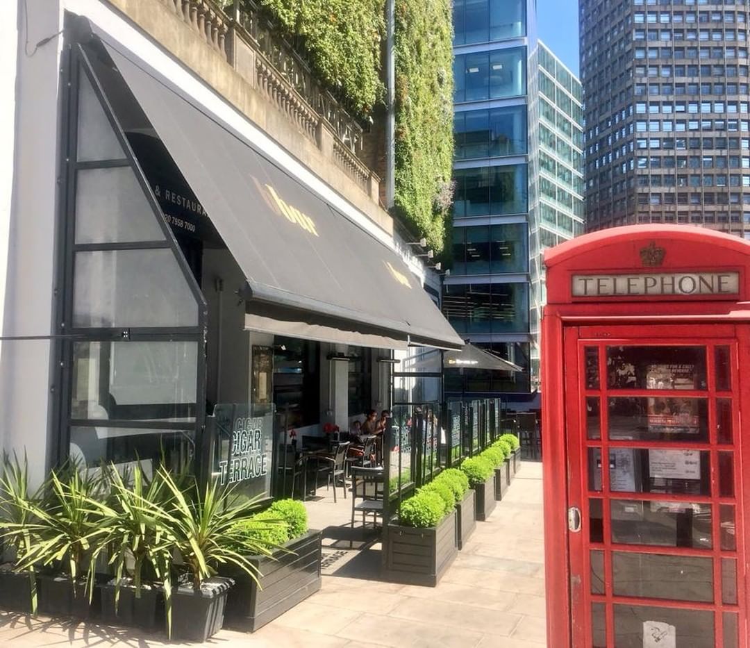 Visit Bbar Victoria: Burgers, BBQ Sandwiches and Cocktails | DesignMyNight