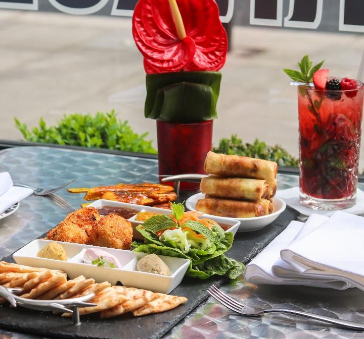 Visit Bbar Victoria: Burgers, BBQ Sandwiches and Cocktails | DesignMyNight