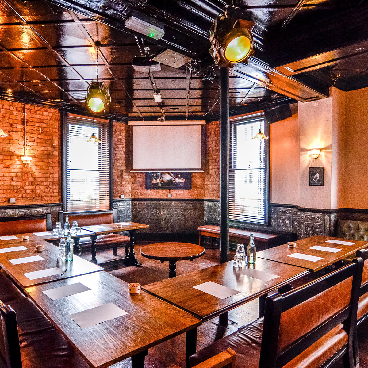 The Crown and Two Chairmen | London Pub Reviews | DesignMyNight