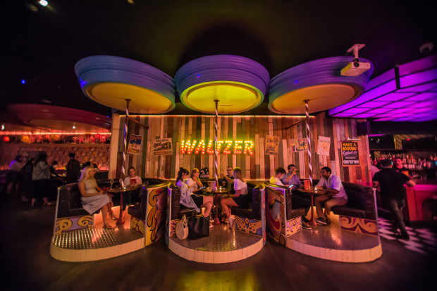 Simmons Oxford Street | London Bar Reviews | DesignMyNight