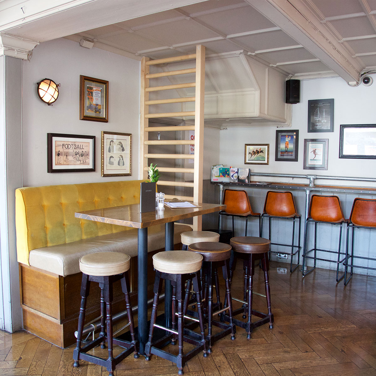 The Falcon Pub Bedford Road Clapham London Reviews | DesignMyNight