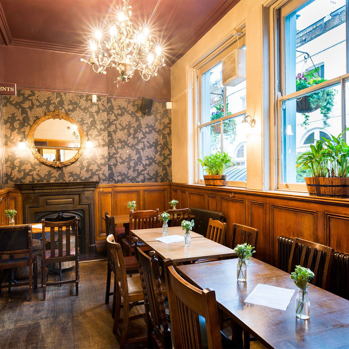 Queens Arms | London Pub Reviews | DesignMyNight
