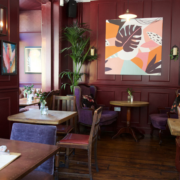 Ranelagh Bowes Park: Classic London Pub | DesignMyNight