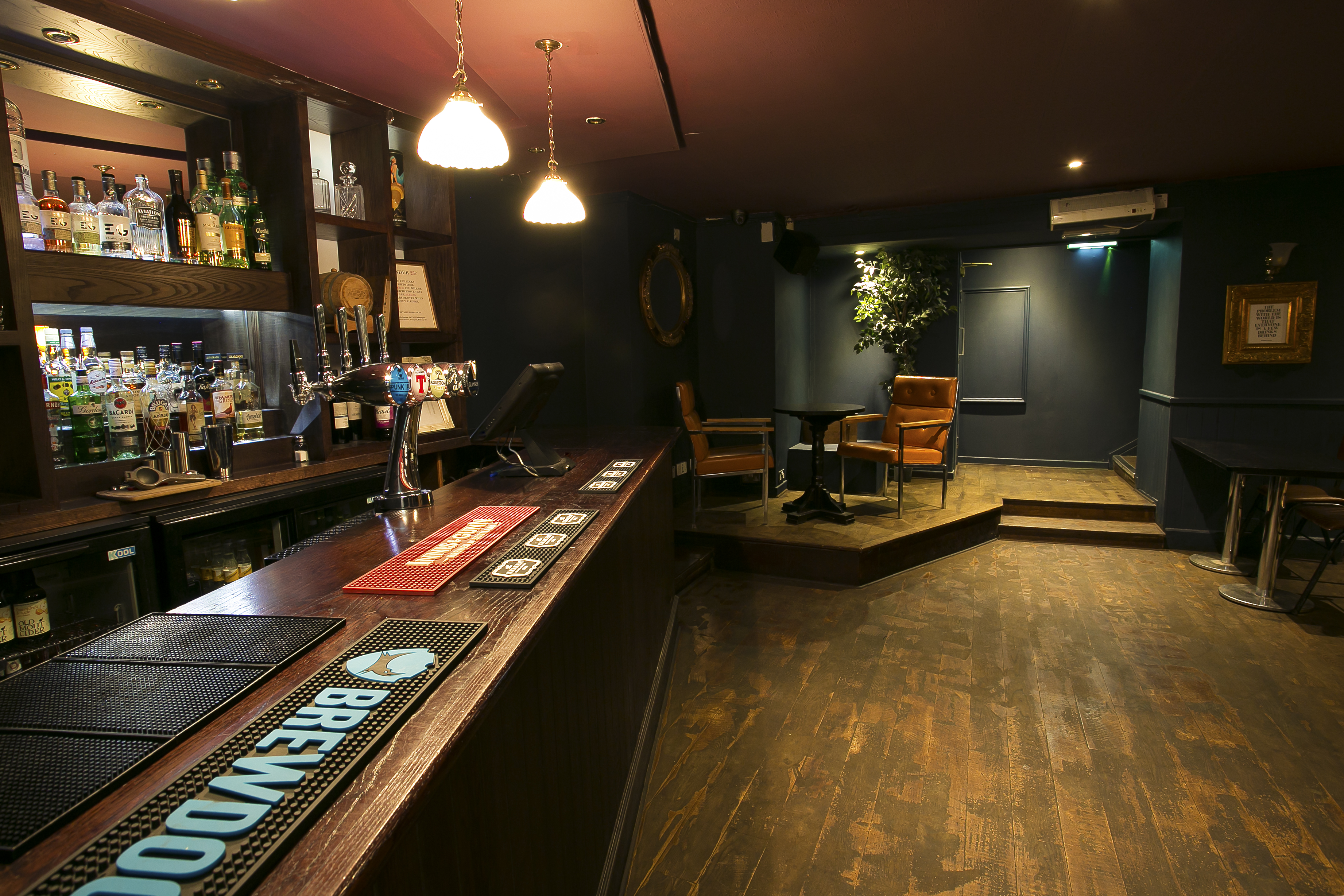 The Raging Bull: Quirky Cocktail Bar in Edinburgh | DesignMyNight