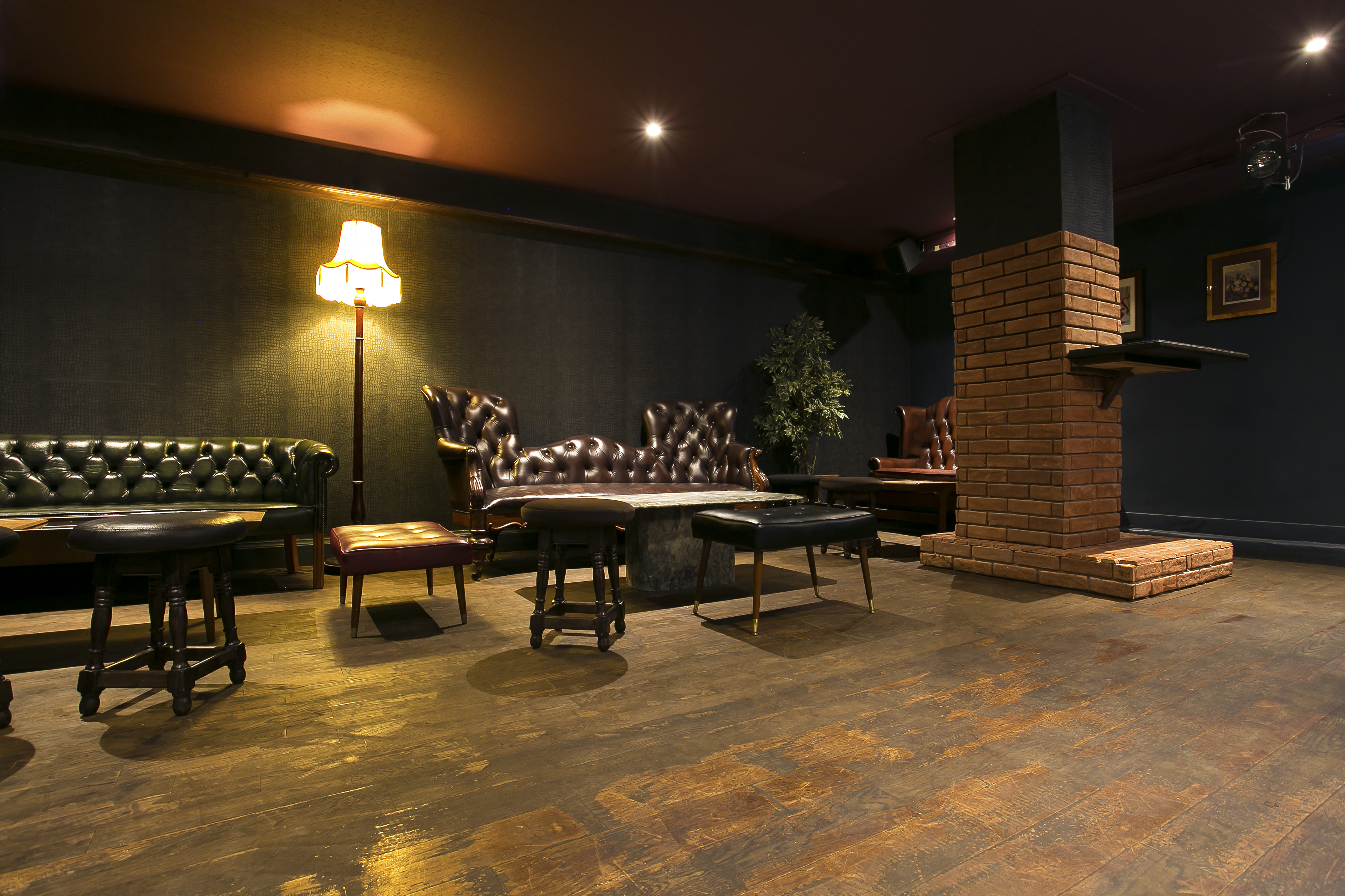 The Raging Bull: Quirky Cocktail Bar in Edinburgh | DesignMyNight