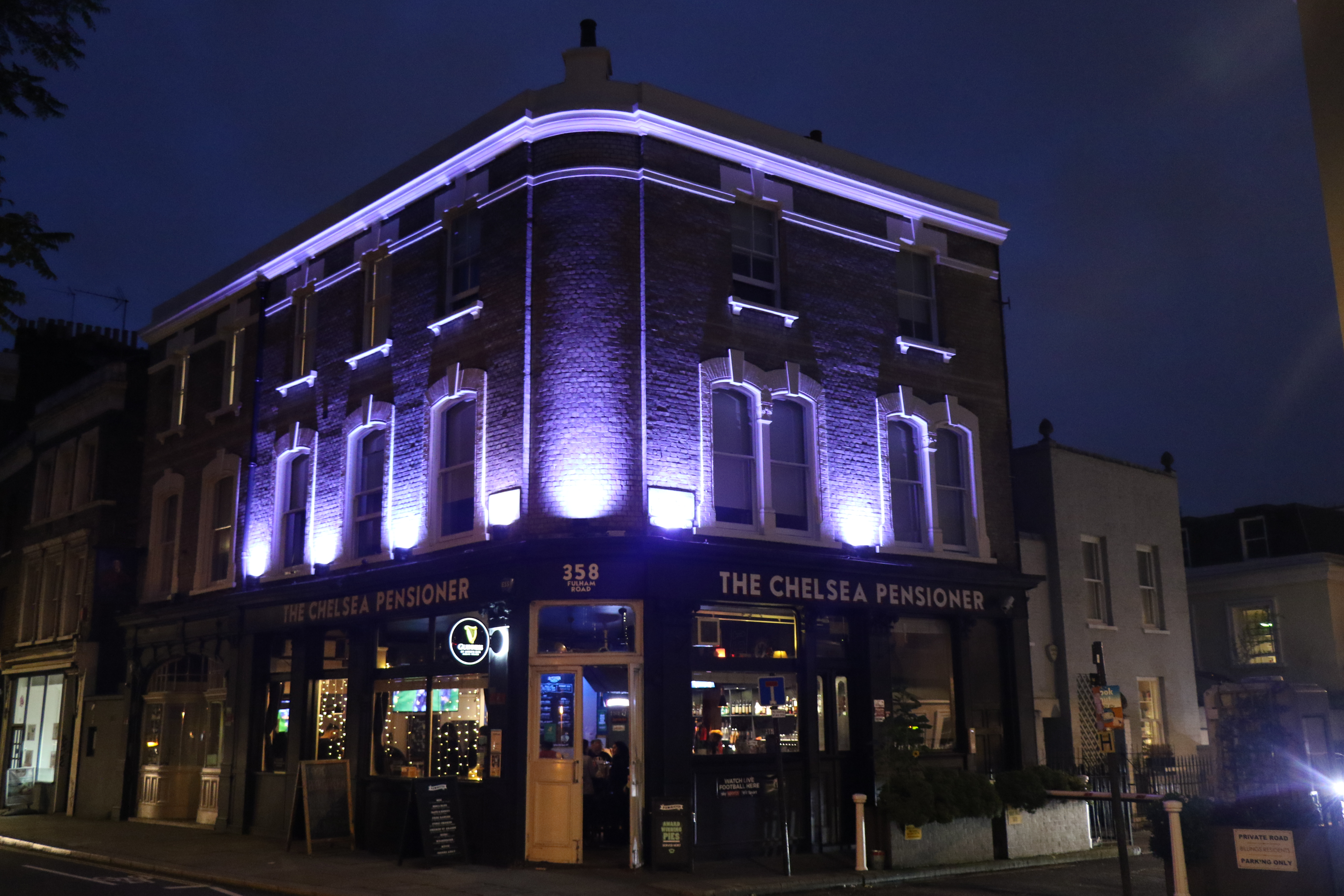 The Chelsea Pensioner: Fun Chelsea Pub in London | DesignMyNight