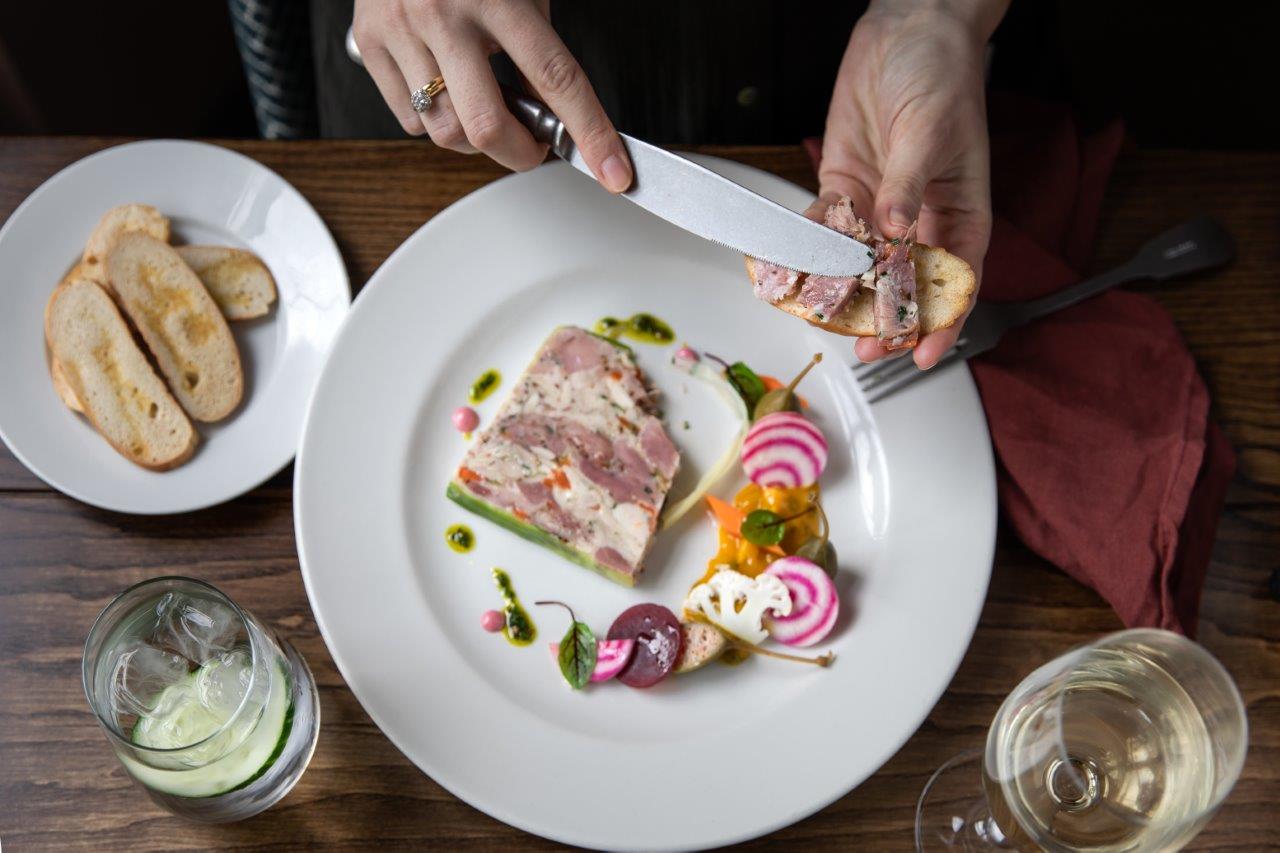 The Loose Box: Top Westminster Pub With Shuffleboard | DesignMyNight