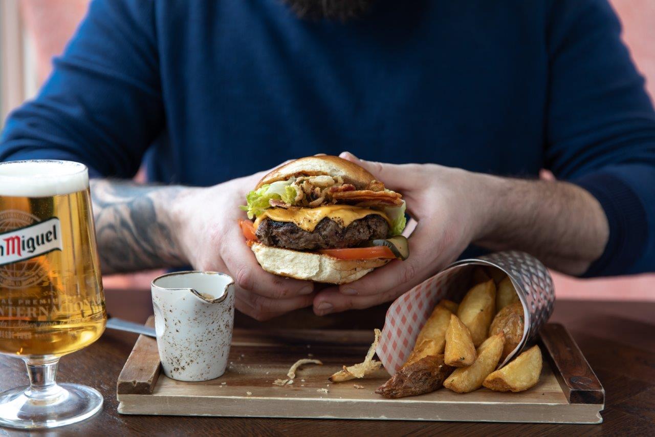 The Loose Box: Top Westminster Pub With Shuffleboard | DesignMyNight