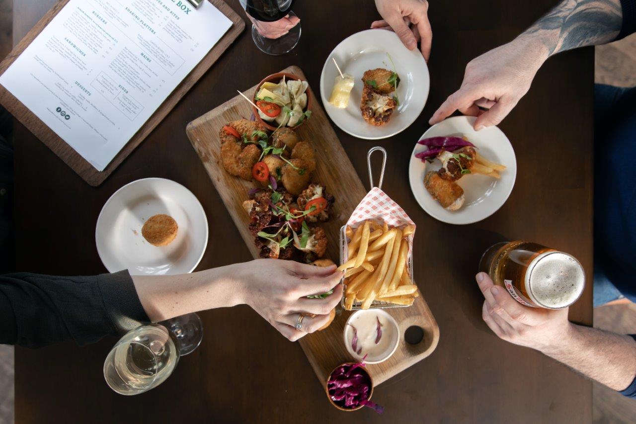 The Loose Box: Top Westminster Pub With Shuffleboard | DesignMyNight