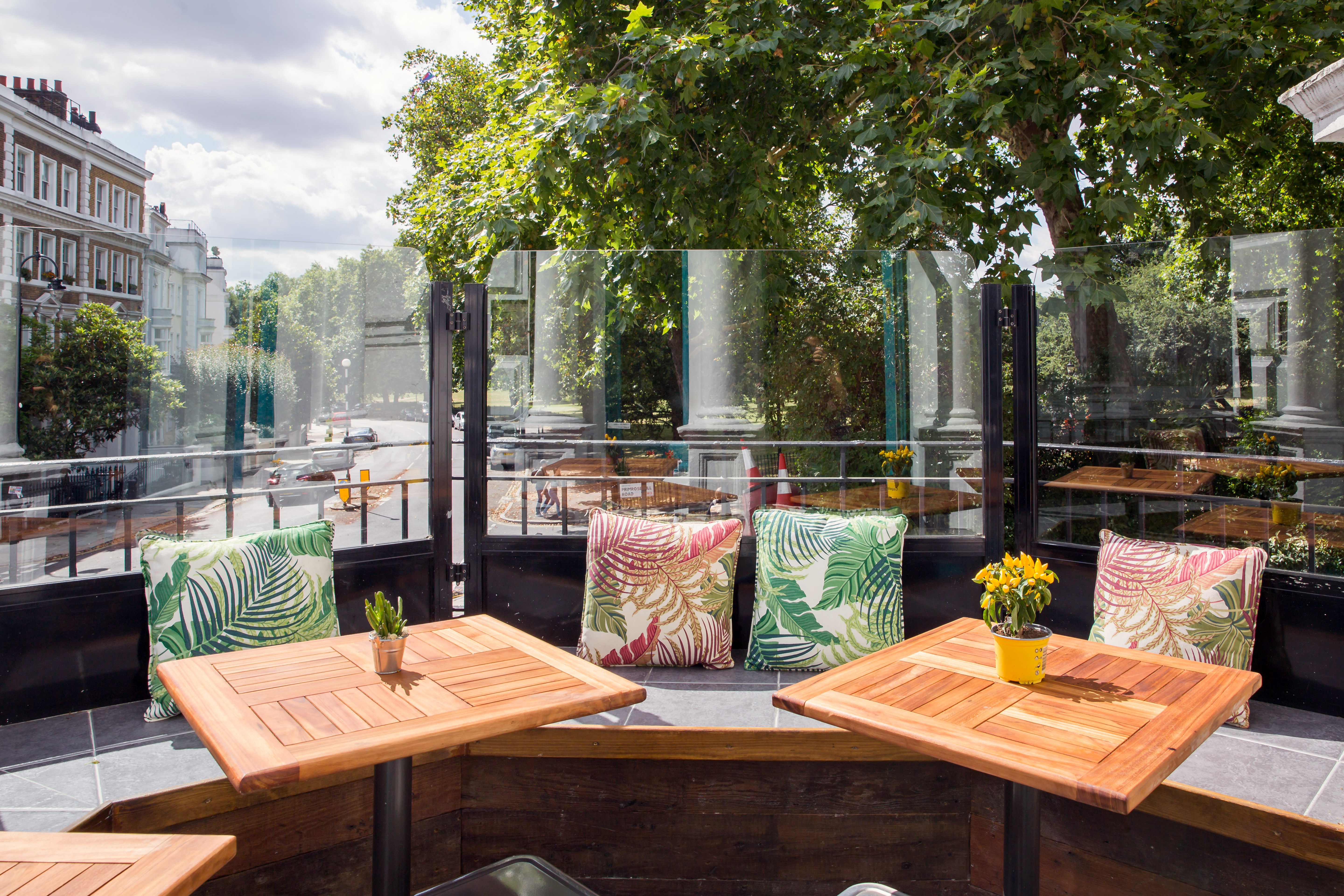 The Queen's Primrose Hill | London Bar Reviews | DesignMyNight