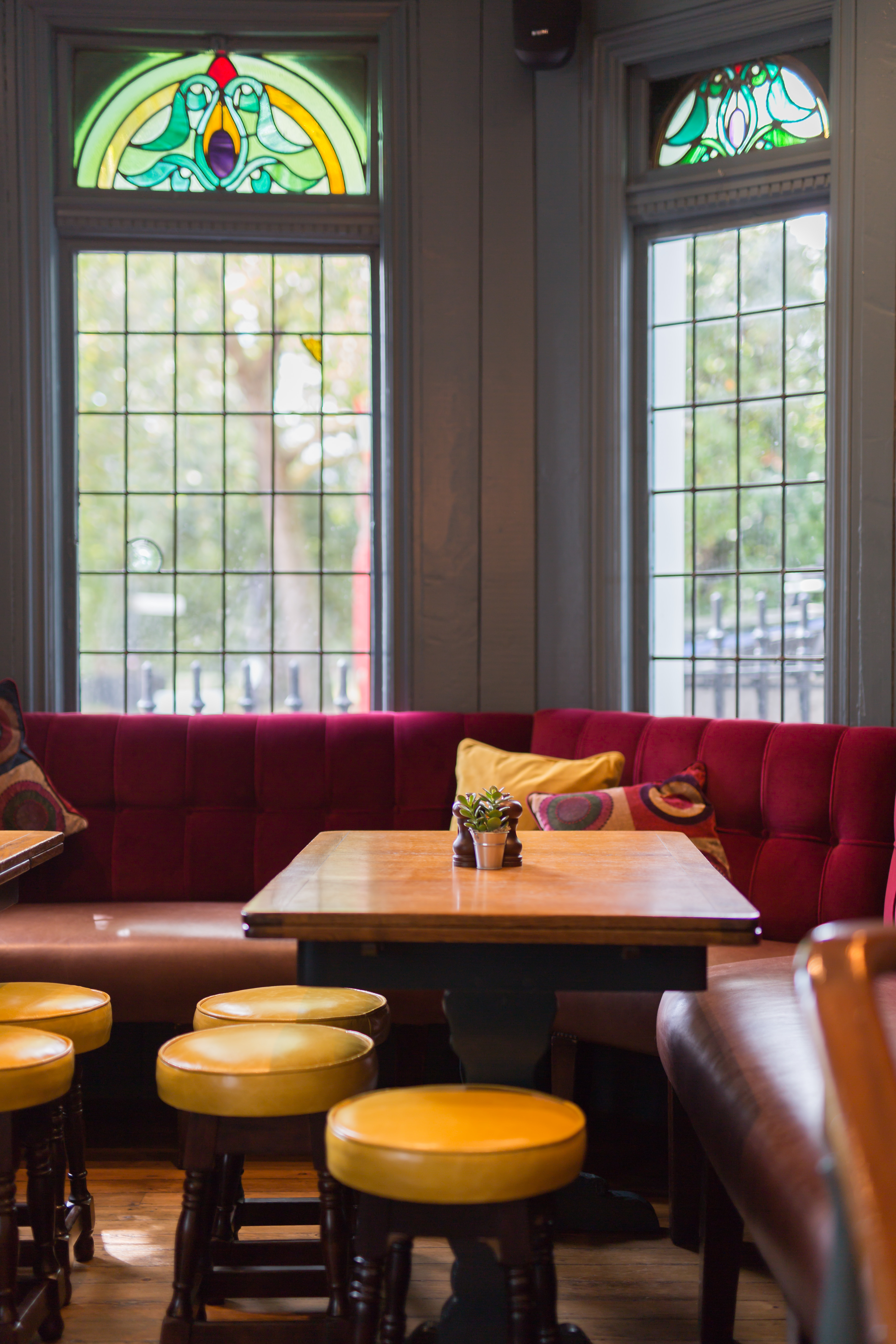 The Queen's Primrose Hill | London Bar Reviews | DesignMyNight
