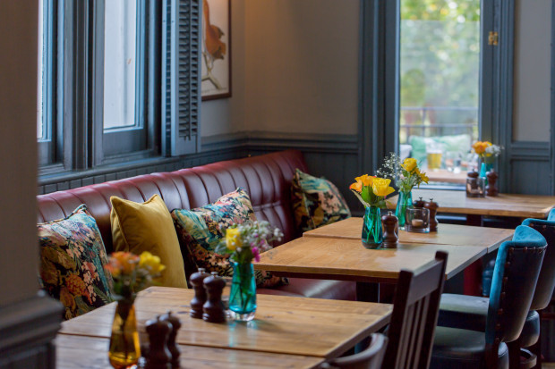 The Queen's Primrose Hill | London Bar Reviews | DesignMyNight