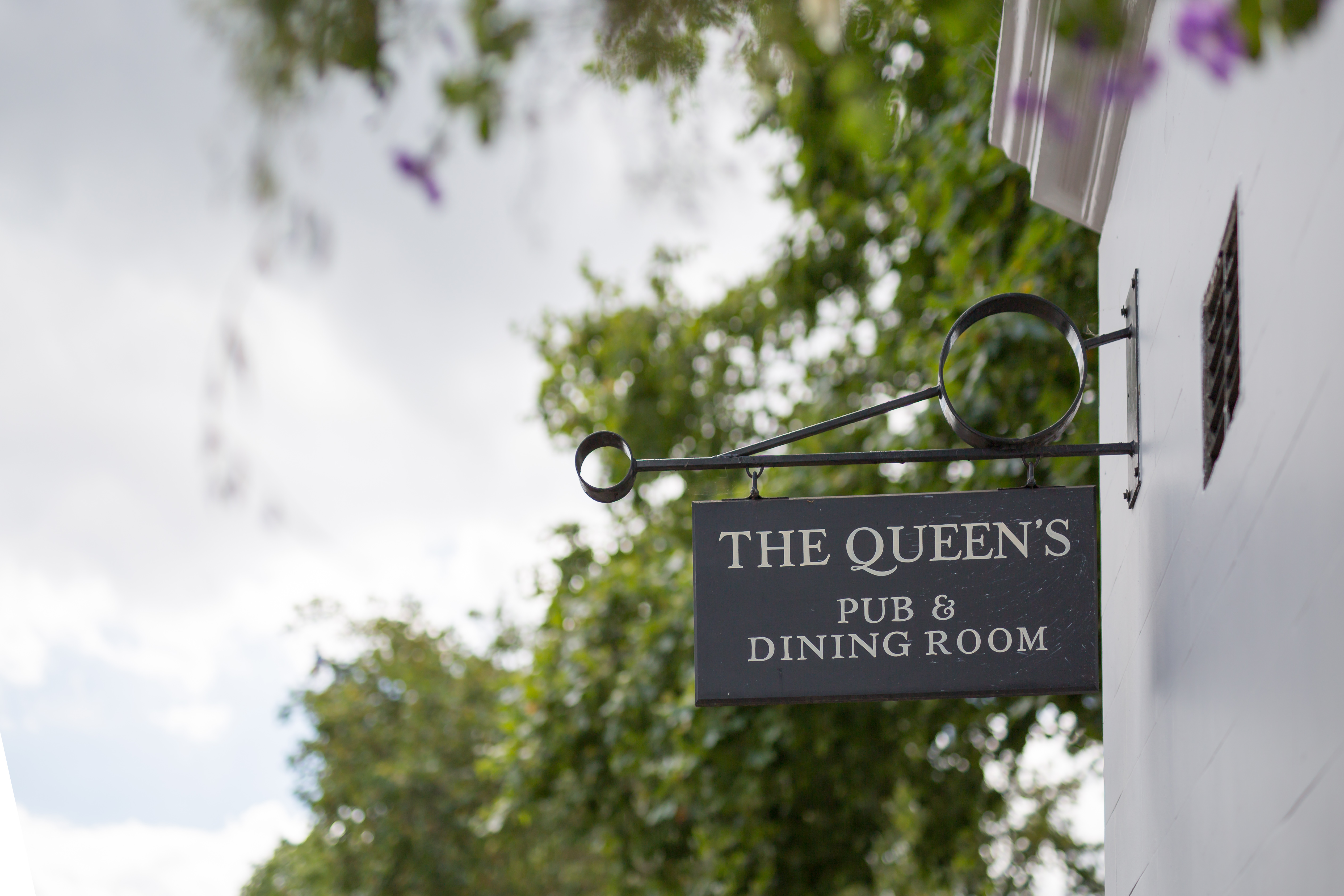 The Queen's Primrose Hill | London Bar Reviews | DesignMyNight