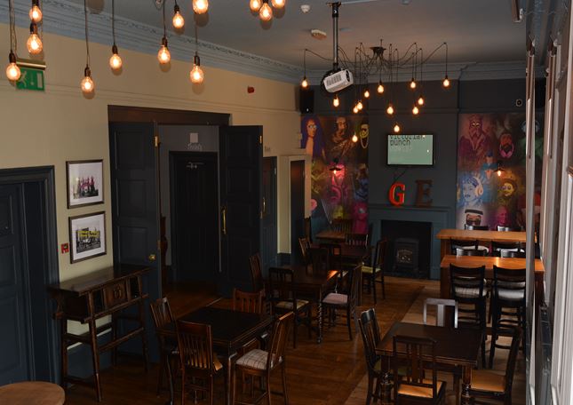 The Hop Poles: Chill Hammersmith Pub | DesignMyNight