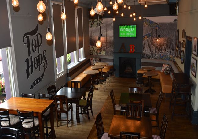 The Hop Poles: Chill Hammersmith Pub | DesignMyNight
