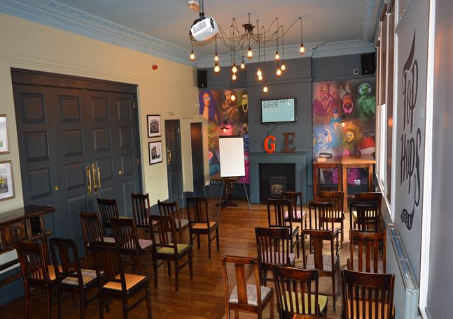 The Hop Poles: Chill Hammersmith Pub | DesignMyNight