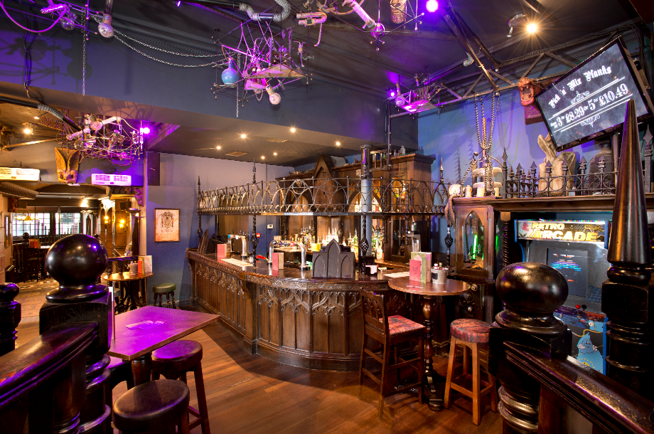 The Pit & Pendulum: Quirky Nottingham Pub | DesignMyNight